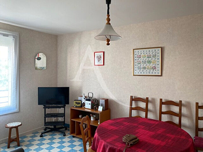 Maisons à vendre et appartements à louer - 1