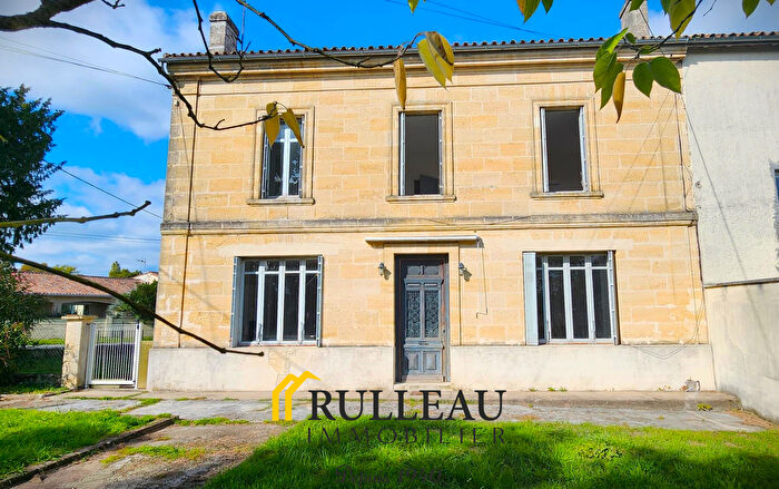 Maison à vendre - Aubie-et-Espessas - 5 pièces - 4 chambres