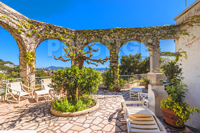 Maison à vendre - Toulon, Sainte-Anne - 8 pièces - 5 chambres