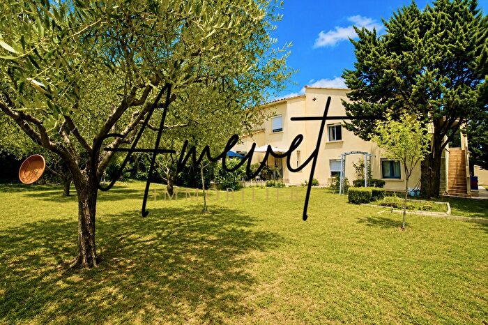 Maison 11 pièces à Saint-Saturnin-lès-Avignon, à vendre