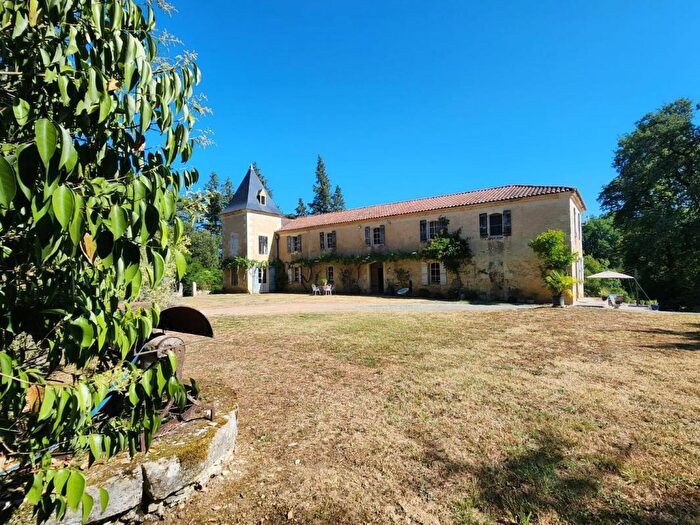 Maison à vendre - Vic-Fezensac - 10 pièces - 4 chambres