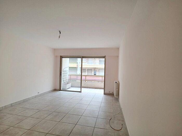 Appartement à louer - Cannes, Centre-ville - 2 pièces - 1 chambre