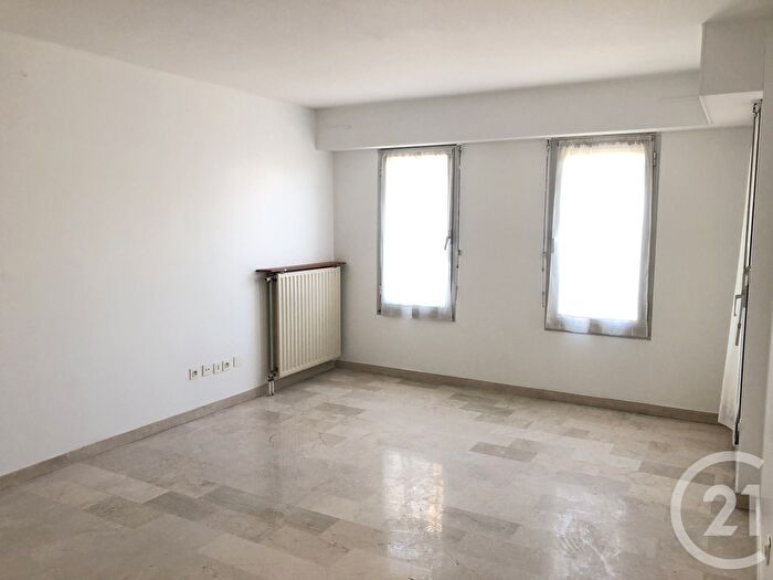 Appartement à louer - Nîmes, Gambetta - 3 pièces - 2 chambres