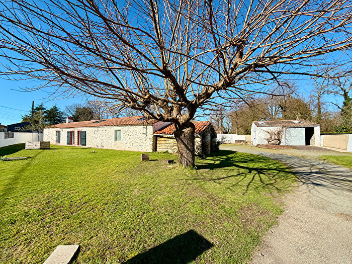 Maison à vendre - Challans, Route de Cholet, Route de la Roche-sur-Yon - 6 pièces - 4 chambres