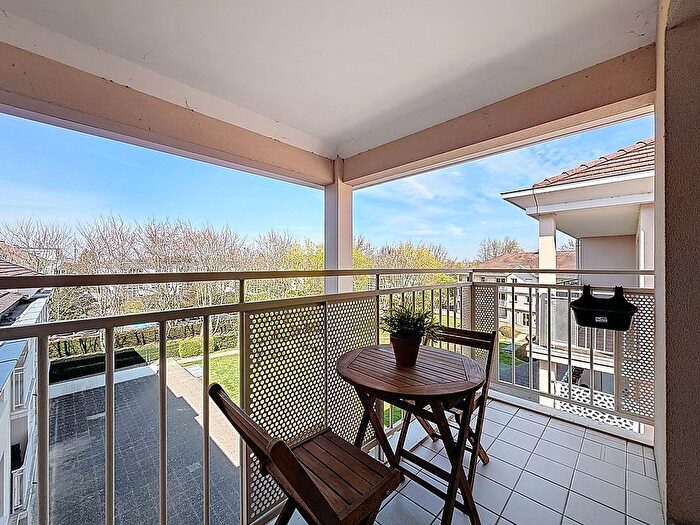 Appartement à vendre - Guyancourt, LEurope - 3 pièces - 2 chambres