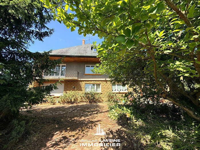 Maison 11 pièces à Jussy, à vendre