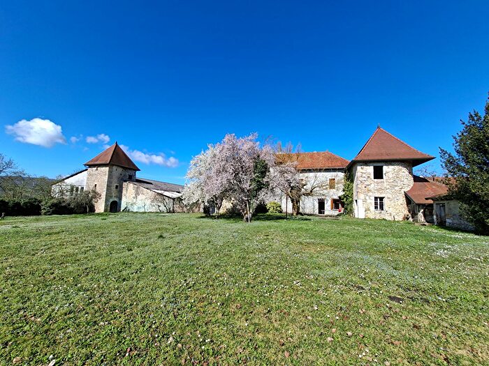 Maison à vendre - Yenne - 15 pièces - 5 chambres