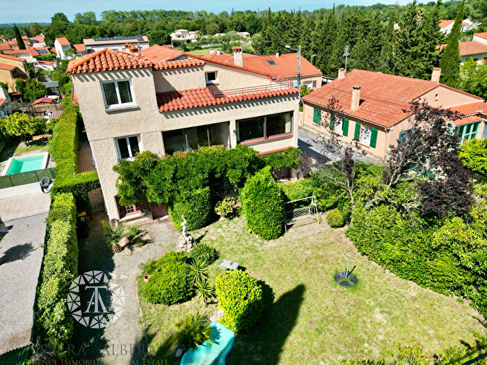 Maison à vendre - Saint-Génis-des-Fontaines - 12 pièces - 6 chambres