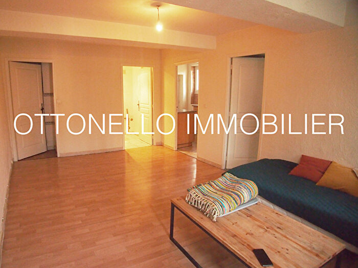 Appartement à louer - Roquebrune-sur-Argens, Village - 2 pièces - 1 chambre