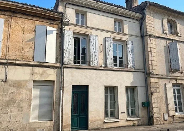 Saint-Jean-dAngély - Maison 8 pièces à vendre