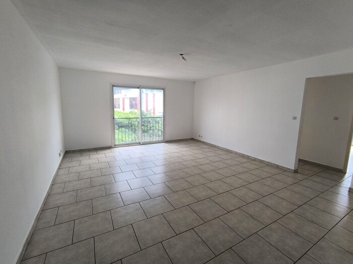 Saint-Denis, Vauban : Appartement 3 pièces à louer