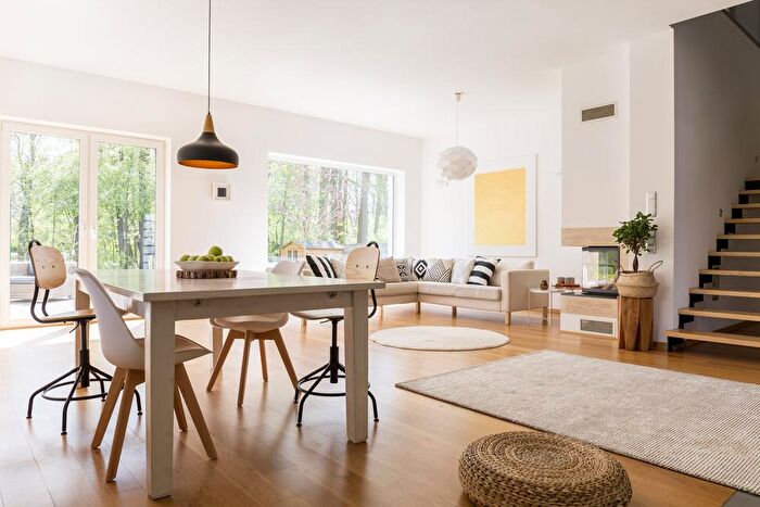 Maisons à vendre et appartements à louer - 1