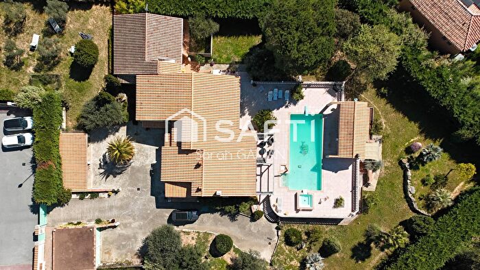 Roquebrune-sur-Argens, La Bouverie : Maison 10 pièces à vendre
