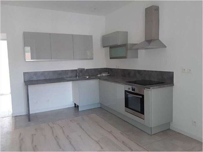 Appartement à louer - Centre Ville-Stalingrad, Alès - 3 pièces - 2 chambres