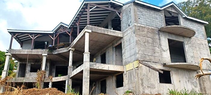 Maison à vendre - Saint-Claude - 15 pièces - 9 chambres