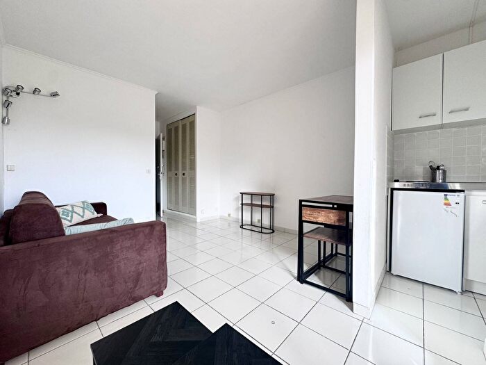 Appartement à louer - Nîmes - 1 pièce