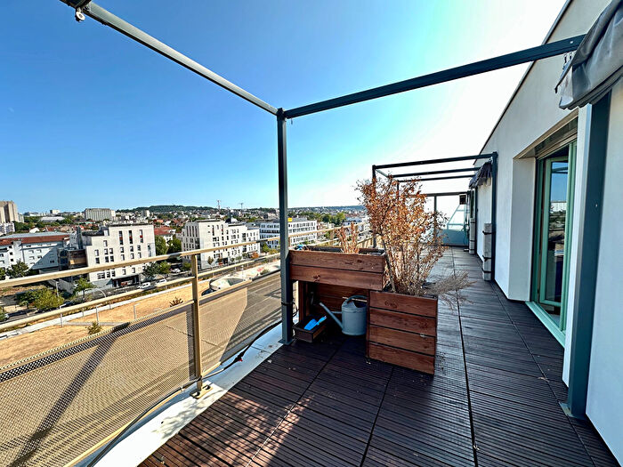 Appartement 5 pièces à louer à Nanterre, Chemin de l'île