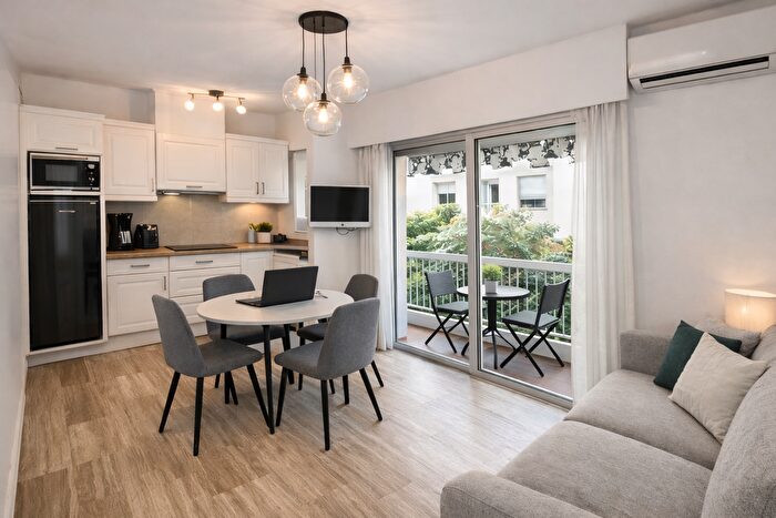 Appartement à vendre - Cannes, Pointe Croisette - 2 pièces - 1 chambre