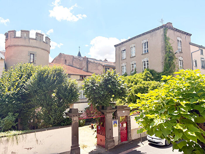 Maison 12 pièces à Les Martres-de-Veyre, à vendre