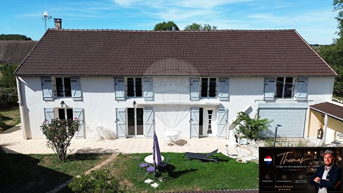 Maison 10 pièces à Chaumot, à vendre
