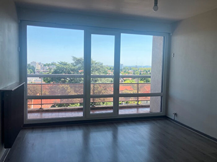 Bron, Les Essarts : Appartement 2 pièces à louer