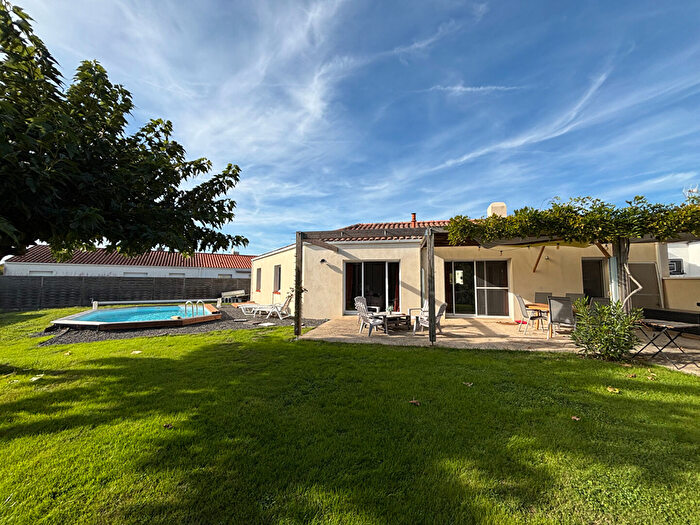 Maison à vendre - Coëx - 4 pièces - 3 chambres