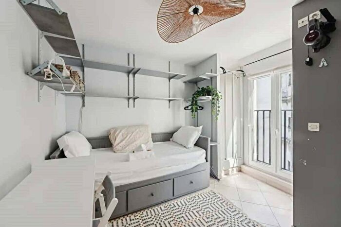 Appartement à louer - Belleville-Saint Maur, Paris ème - 1 pièce