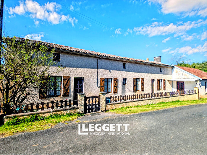 Maison 8 pièces à Couhé, à vendre