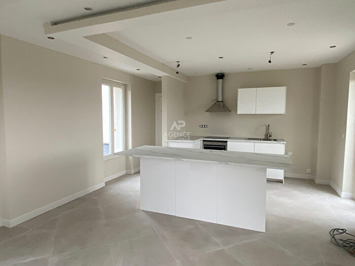 Appartement à louer - Le Mesnil-le-Roi - 5 pièces - 4 chambres