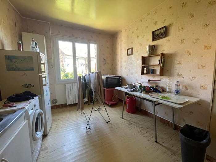 Appartement à vendre - Saint-Yrieix-la-Perche - 3 pièces - 1 chambre