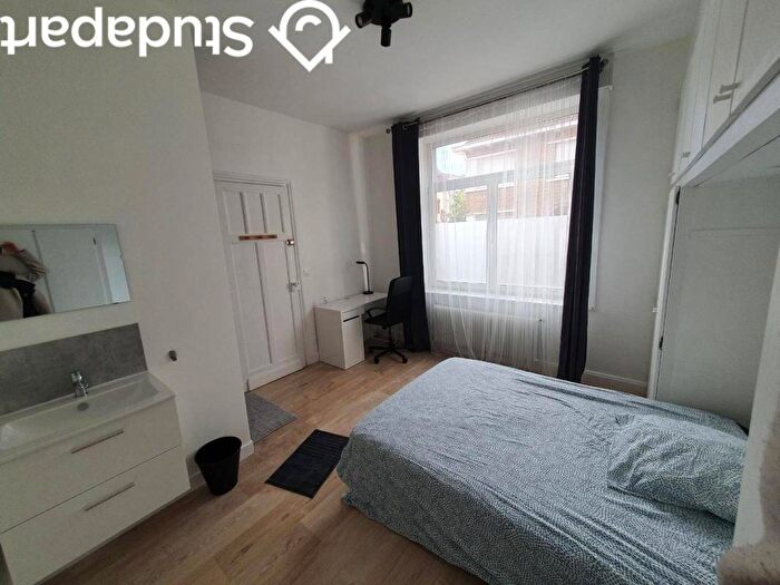 Appartement à louer - Faubourg de Béthune-Concorde, Lille - 1 pièce - 5 chambres