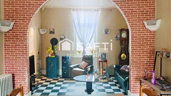 Maison à vendre - Bohain-en-Vermandois - 6 pièces - 4 chambres