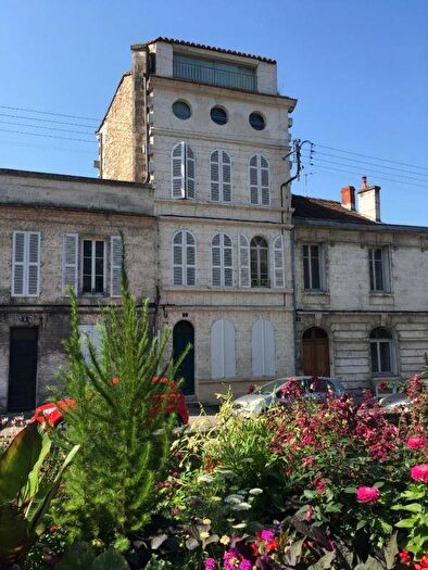 Appartement à louer - Vieil Angoulême-Centre Ville - 1 pièce - 1 chambre