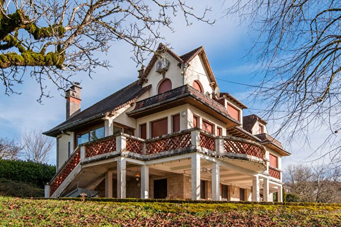 Maison à vendre - Beynat - 9 pièces - 7 chambres