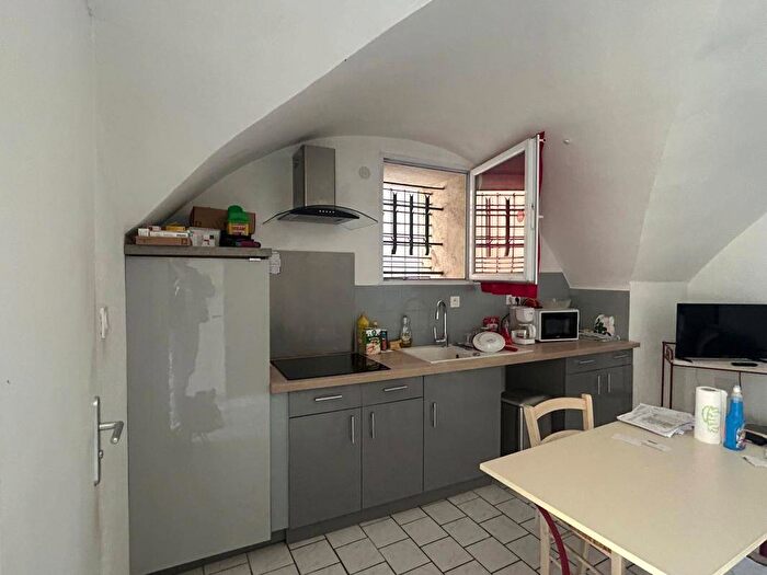 Appartement à louer - Hôpital, Nîmes - 1 pièce