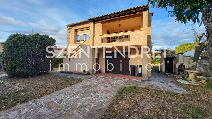 Maison à vendre - Lunel, Route de Nïmes - 7 pièces - 4 chambres