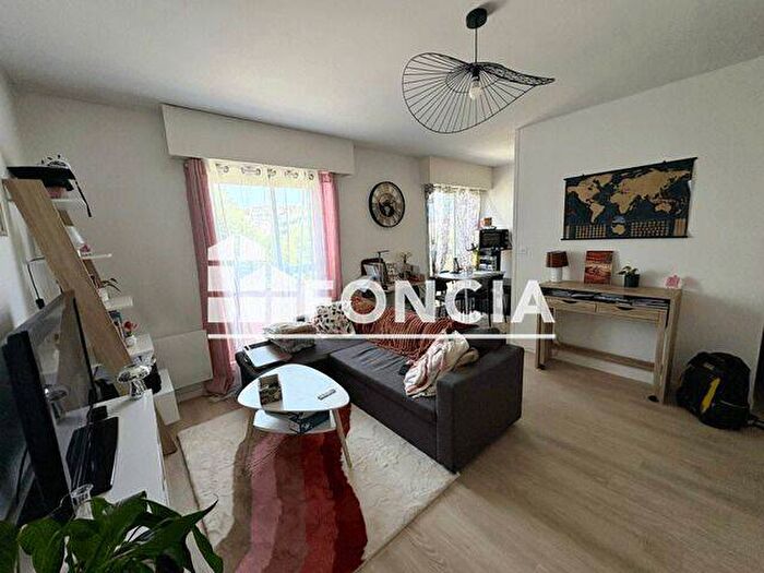 Vanteaux-Puy Las Rodas, Limoges : Appartement 2 pièces à louer