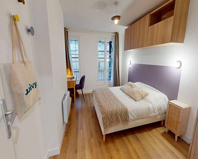 Appartement à louer - Faubourg du Temple-Hôpital Saint Louis, Paris ème arrondissement - 7 pièces - 7 chambres