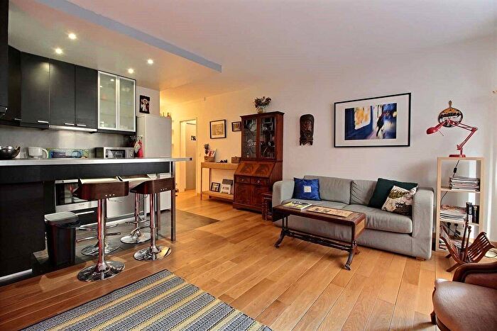 Appartement à louer - Belleville-Saint Maur, Paris ème arrondissement - 1 pièce