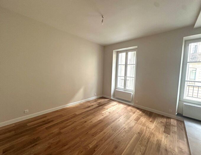 Appartement à louer - Clichy-Trinité, Paris ème arrondissement - 2 pièces - 1 chambre