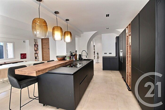 Maison à vendre - Châteauneuf-Grasse - 5 pièces - 3 chambres