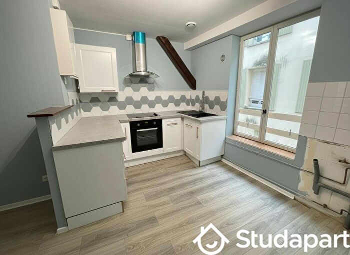 Appartement à louer - Centre Ville, Toul - 5 pièces - 3 chambres