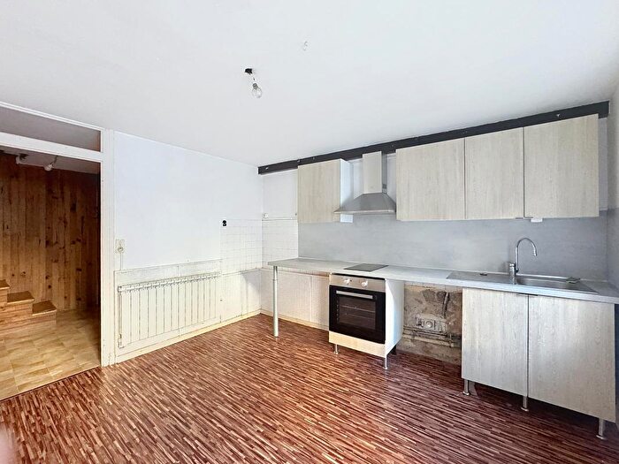 Maison à louer - Saint-Gervais-dAuvergne - 3 pièces - 2 chambres