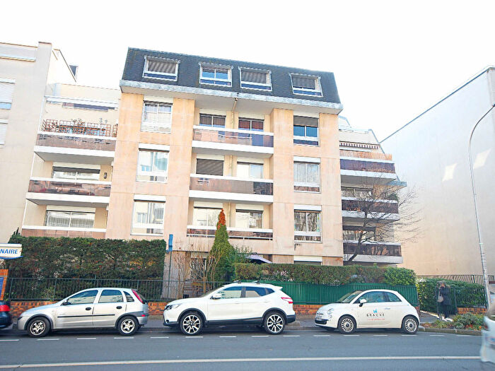 Appartement 2 pièces à louer à Courbevoie, Hôtel de ville