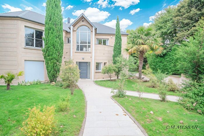 Maison à vendre - Noisy-le-Grand, Nord - 10 pièces - 5 chambres