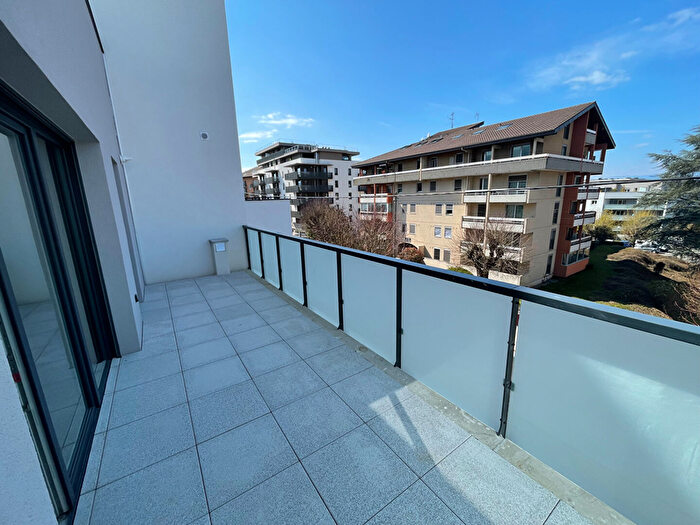 Appartement à louer - Thonon-les-Bains, Est - 4 pièces - 3 chambres