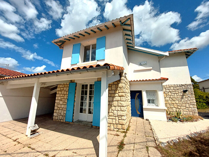 Maison 4 pièces à louer à Royan, Le Parc, Plage de la Grande-Conche