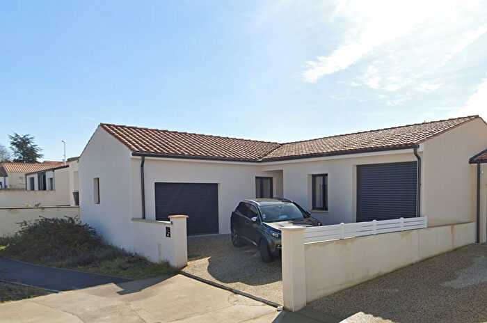 Maison à vendre - Tonnay-Charente - 4 pièces - 3 chambres