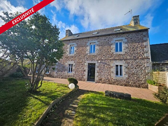 Maison à vendre - Ploëzal - 8 pièces - 6 chambres