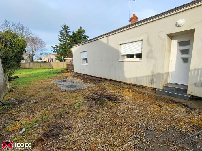 Maison 4 pièces à Sainte-Gemme-la-Plaine, à vendre
